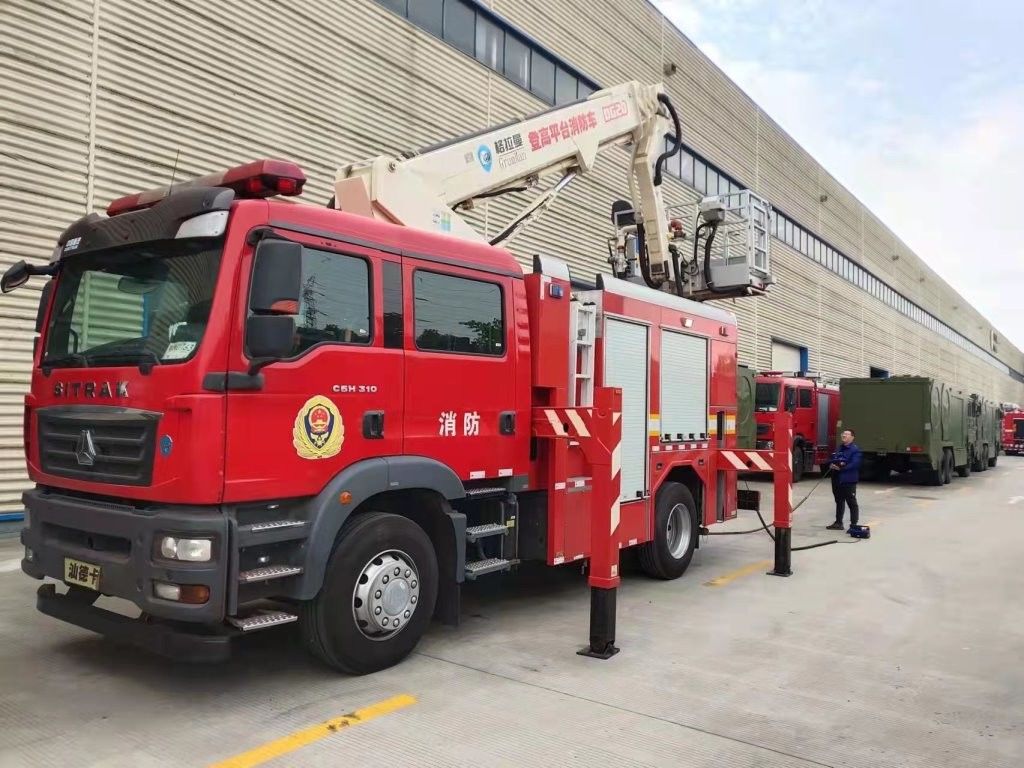 DG20 Aerial Fire Platform Truck Swatow Big Fire Trucks 19200kg 2+4 Persons